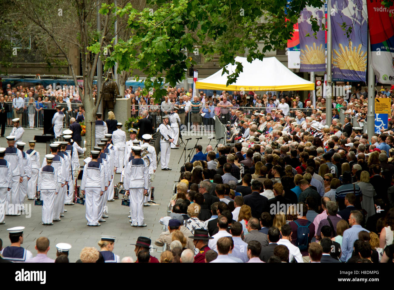 Sydney, Australia. 11th Nov, 2016. Remembrance Day is observed to ...