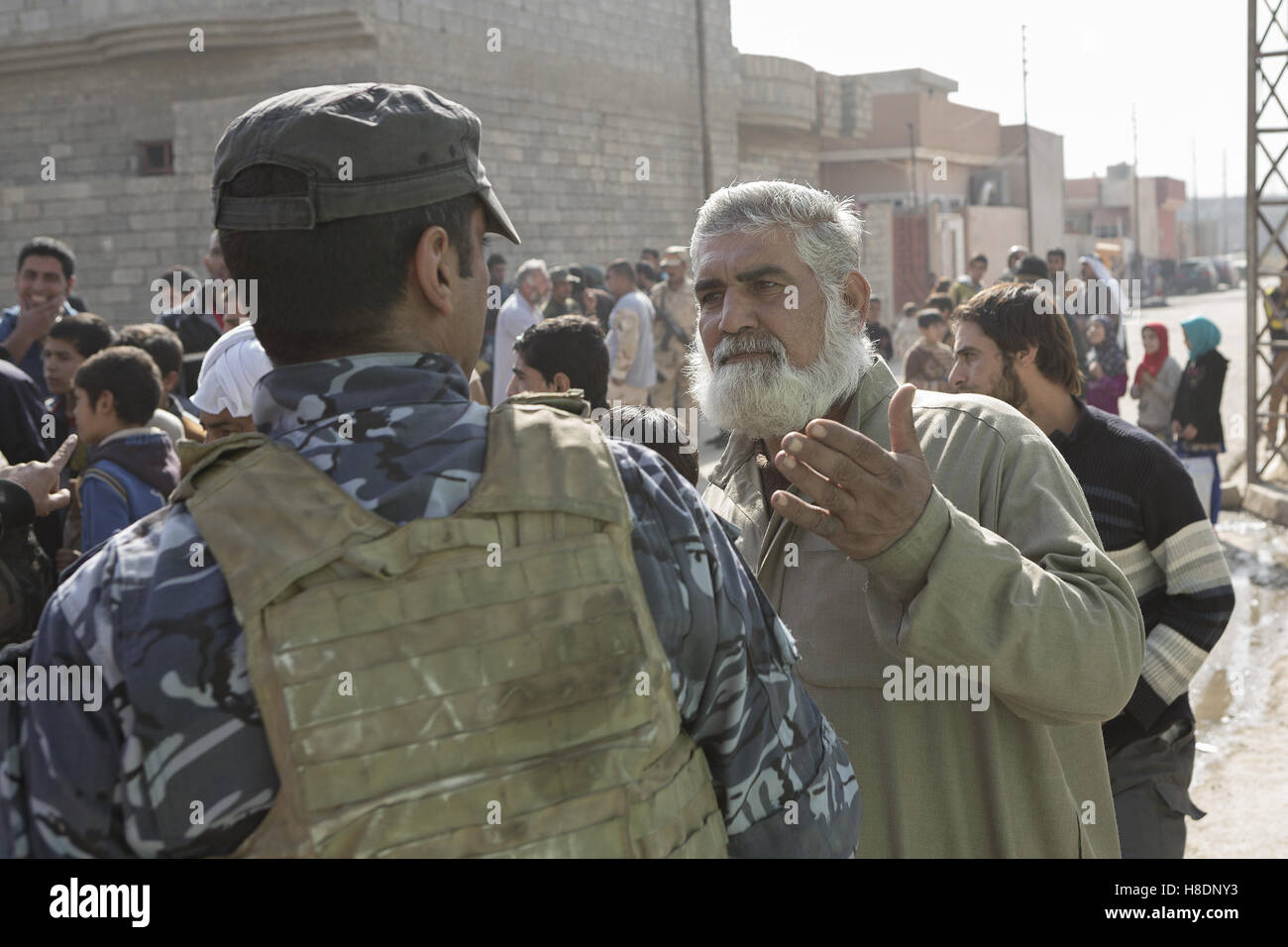Mosul, Nineveh, Iraq. 11th Nov, 2016. 11/11/2016. Mosul, Iraq. A male ...
