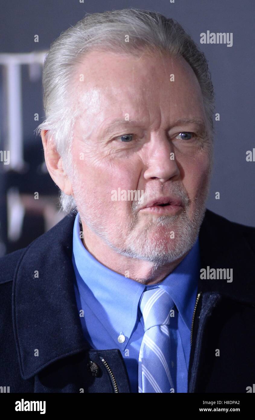 New York, NY, USA. 10th Nov, 2016. Jon Voight at arrivals for FANTASTIC ...