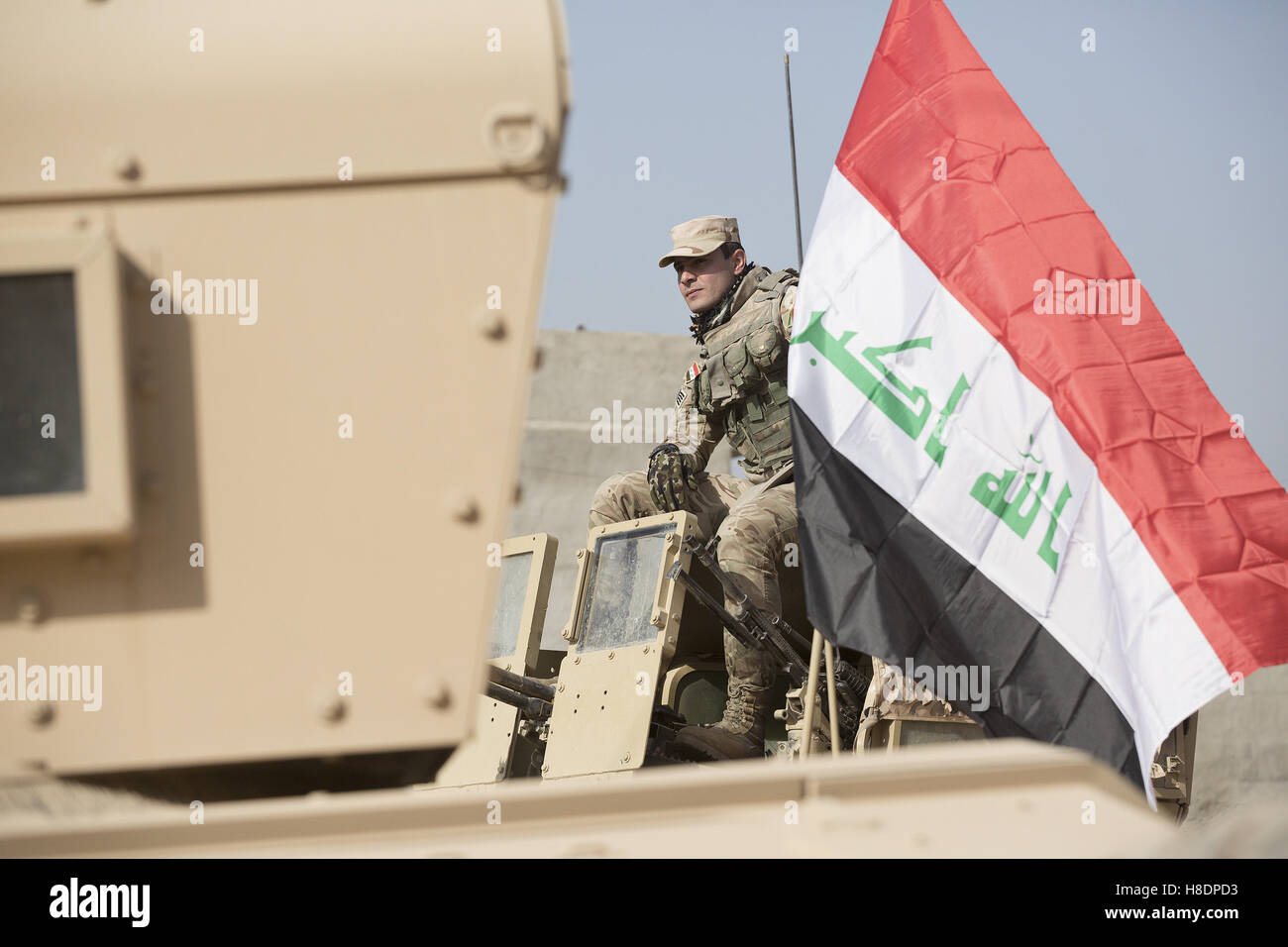 Soldier humvee hi-res stock photography and images - Alamy