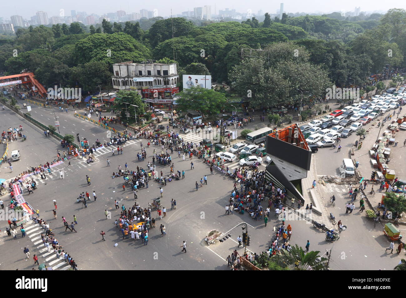 Dhaka, Bangladesh. 11th November, 2016. Bangladeshi Hindu students ...
