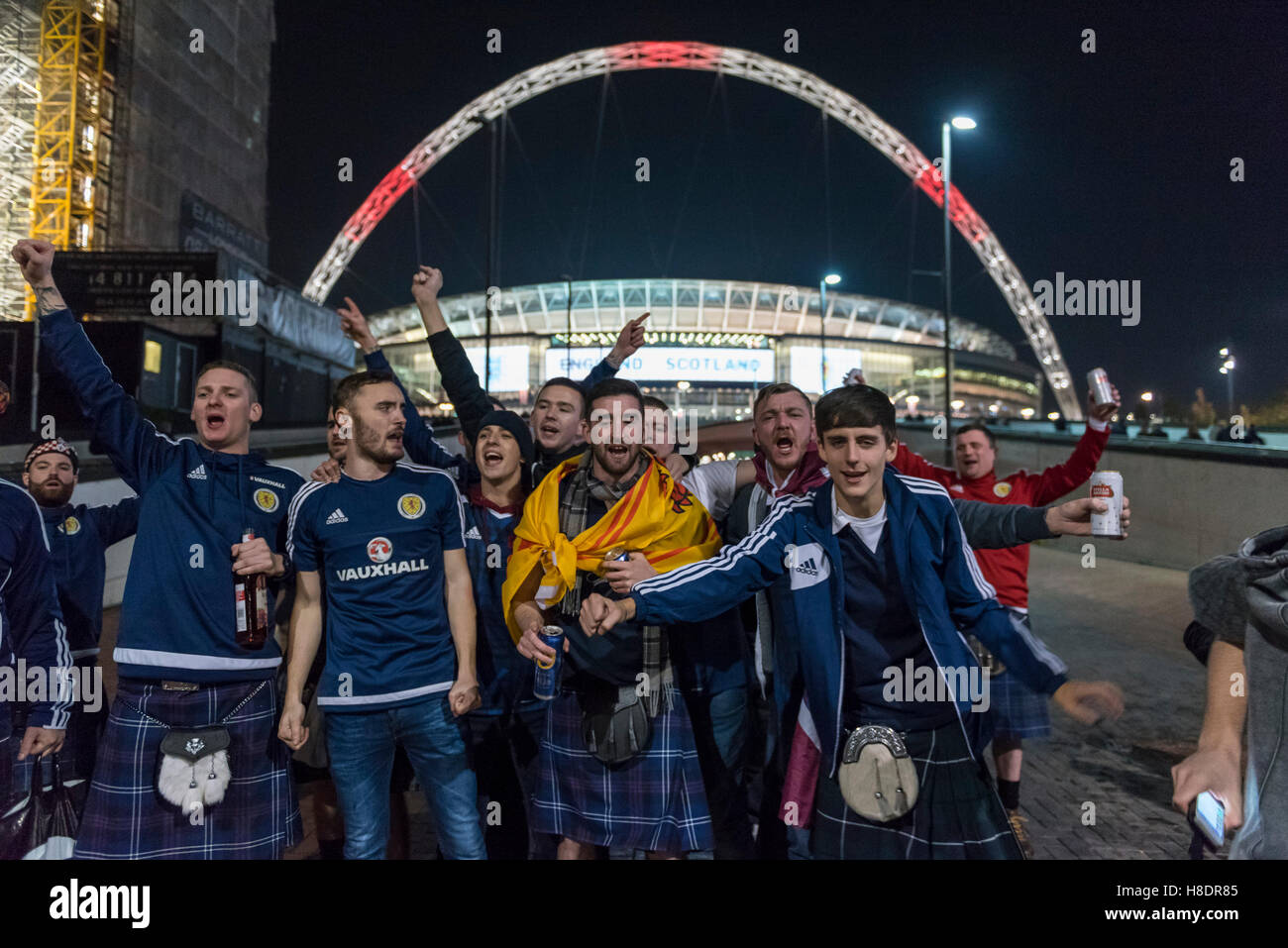Scotland fans hi-res stock photography and images - Alamy