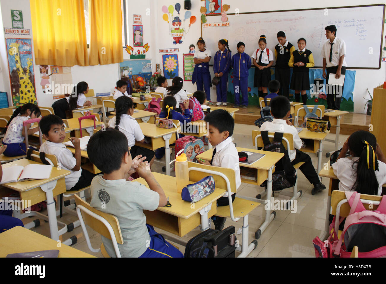 (161112) -- SANTA CRUZ DE COCACHACRA (PERU), Nov. 12, 2016 (Xinhua ...