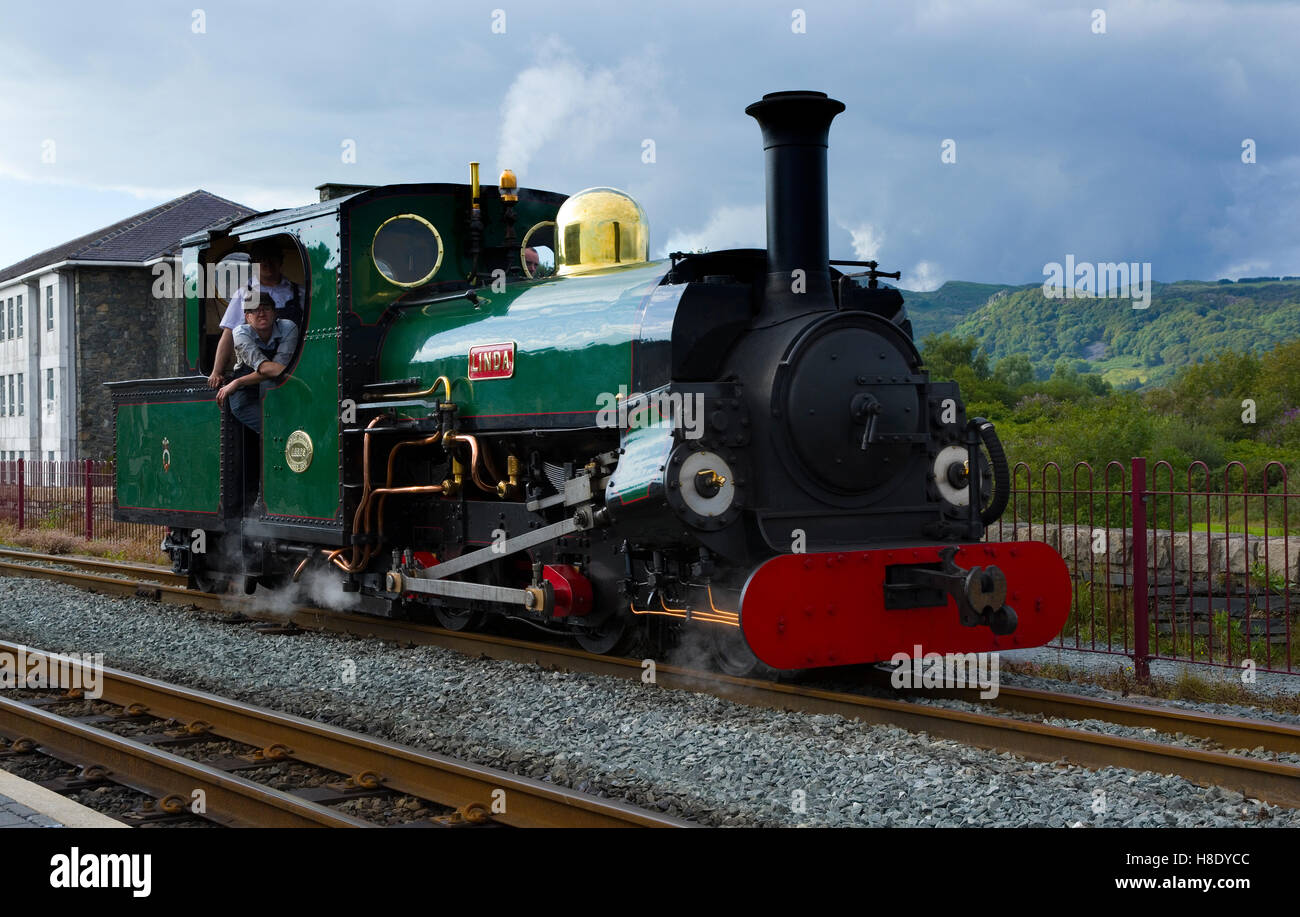 Crew green wales hi-res stock photography and images - Alamy