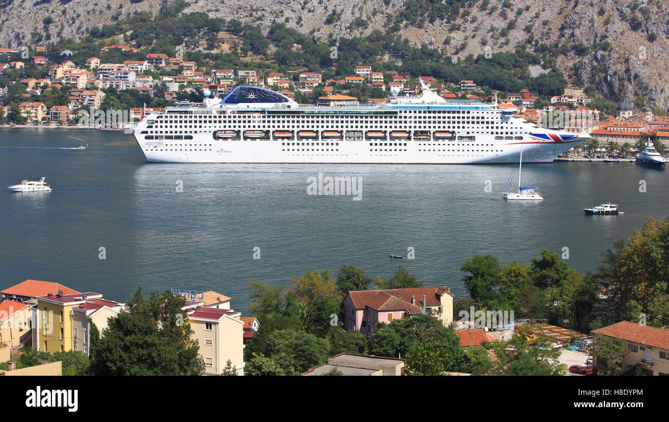 The MV Oceana (previously Ocean Princess), a Sun-class cruise ship of P ...