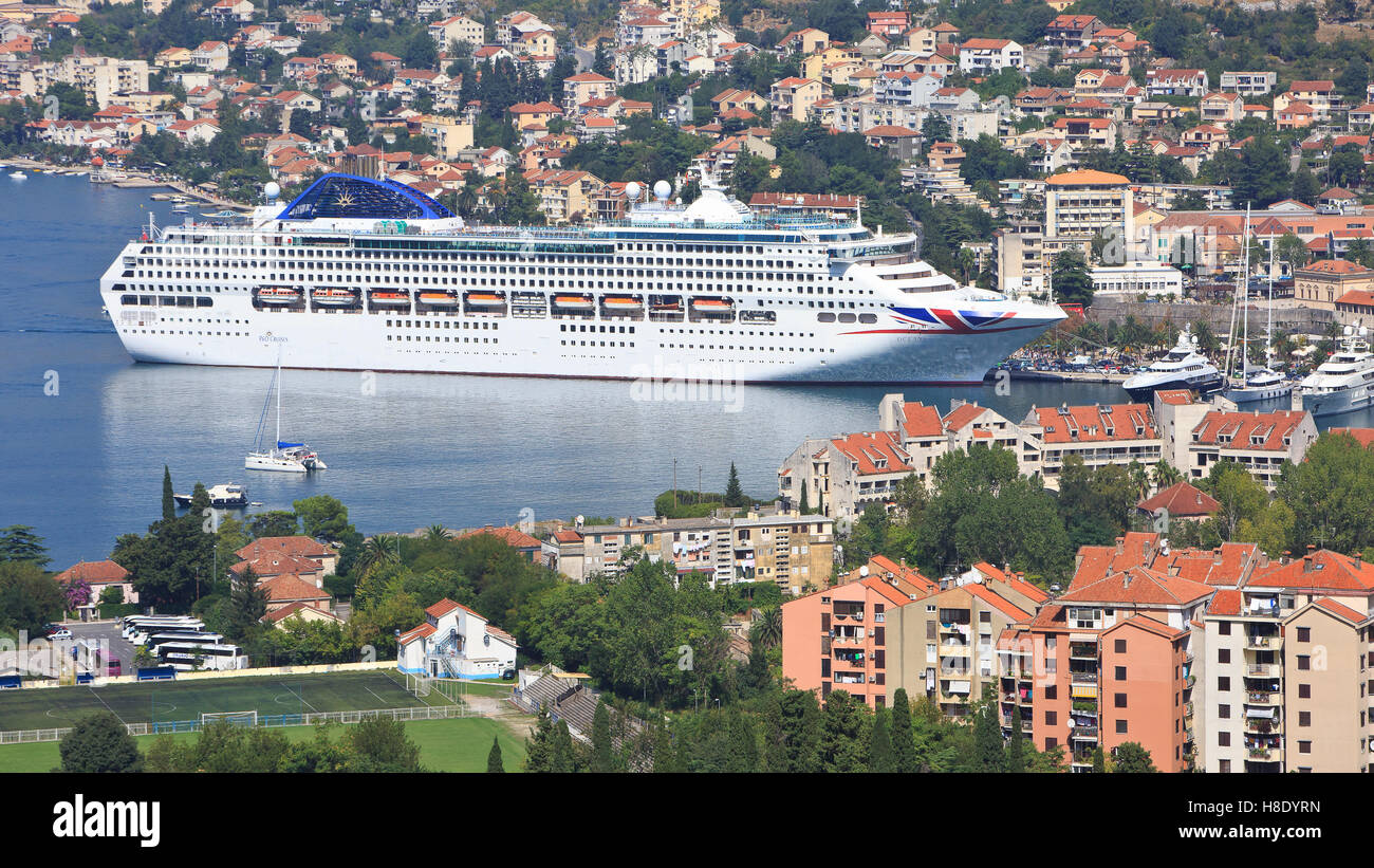The MV Oceana (previously Ocean Princess), a Sun-class cruise ship of P ...