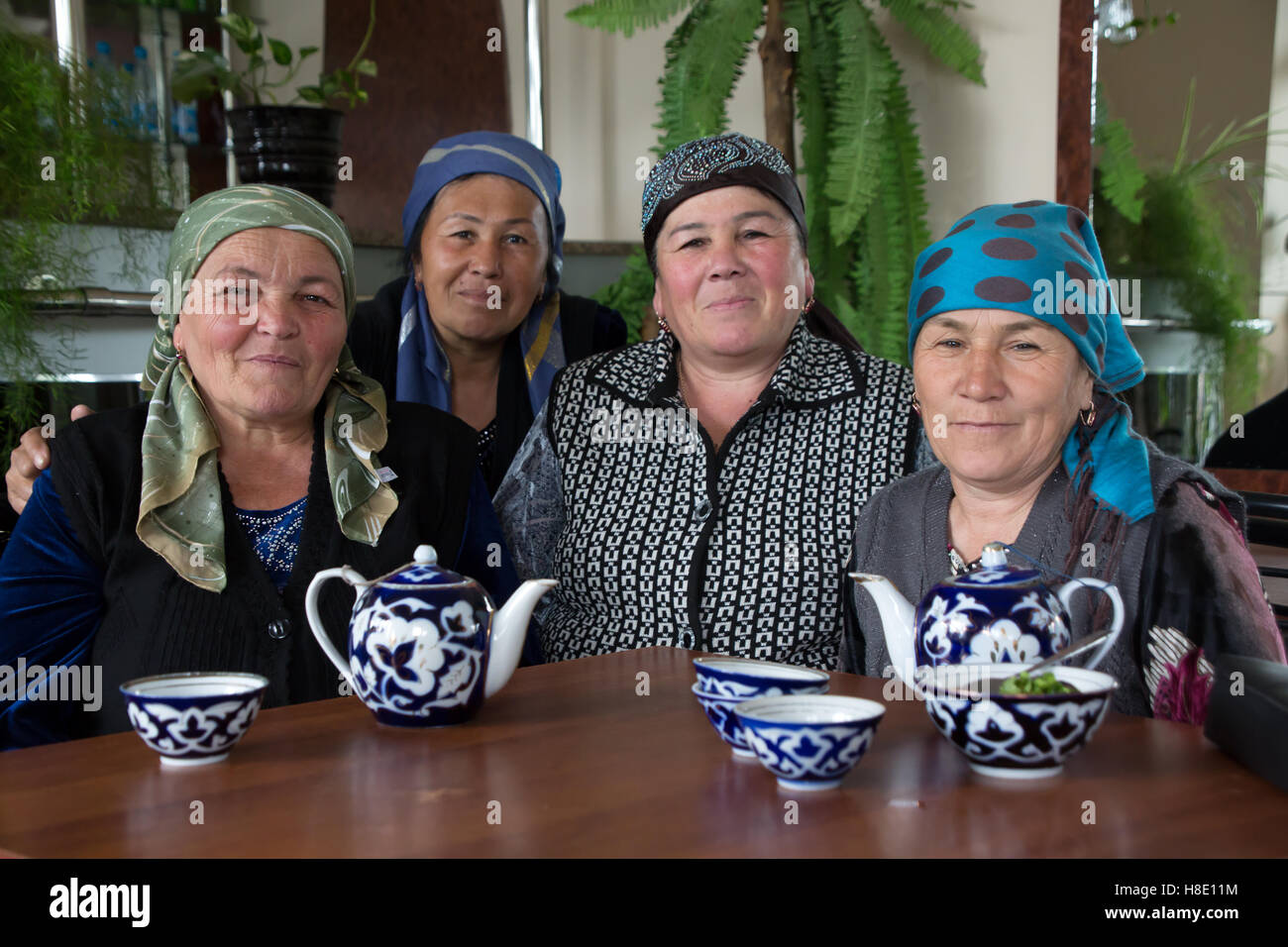 Uzbekistan - portrait of Uzbek woman in Samarkand Stock Photo - Alamy