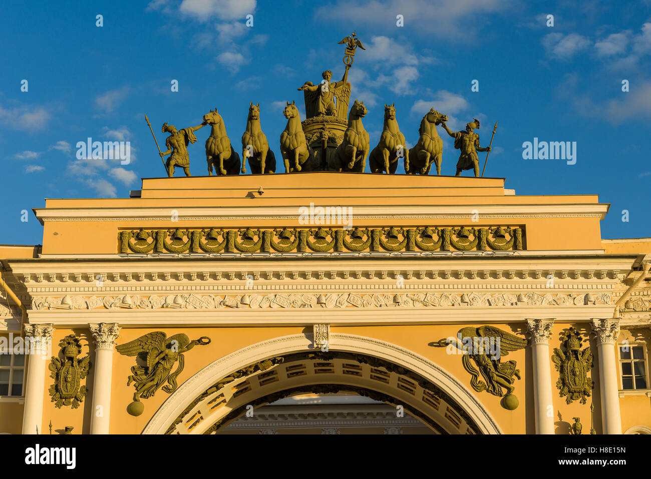 The baroque general staff building on Palace Square in Saint Petersburg ...
