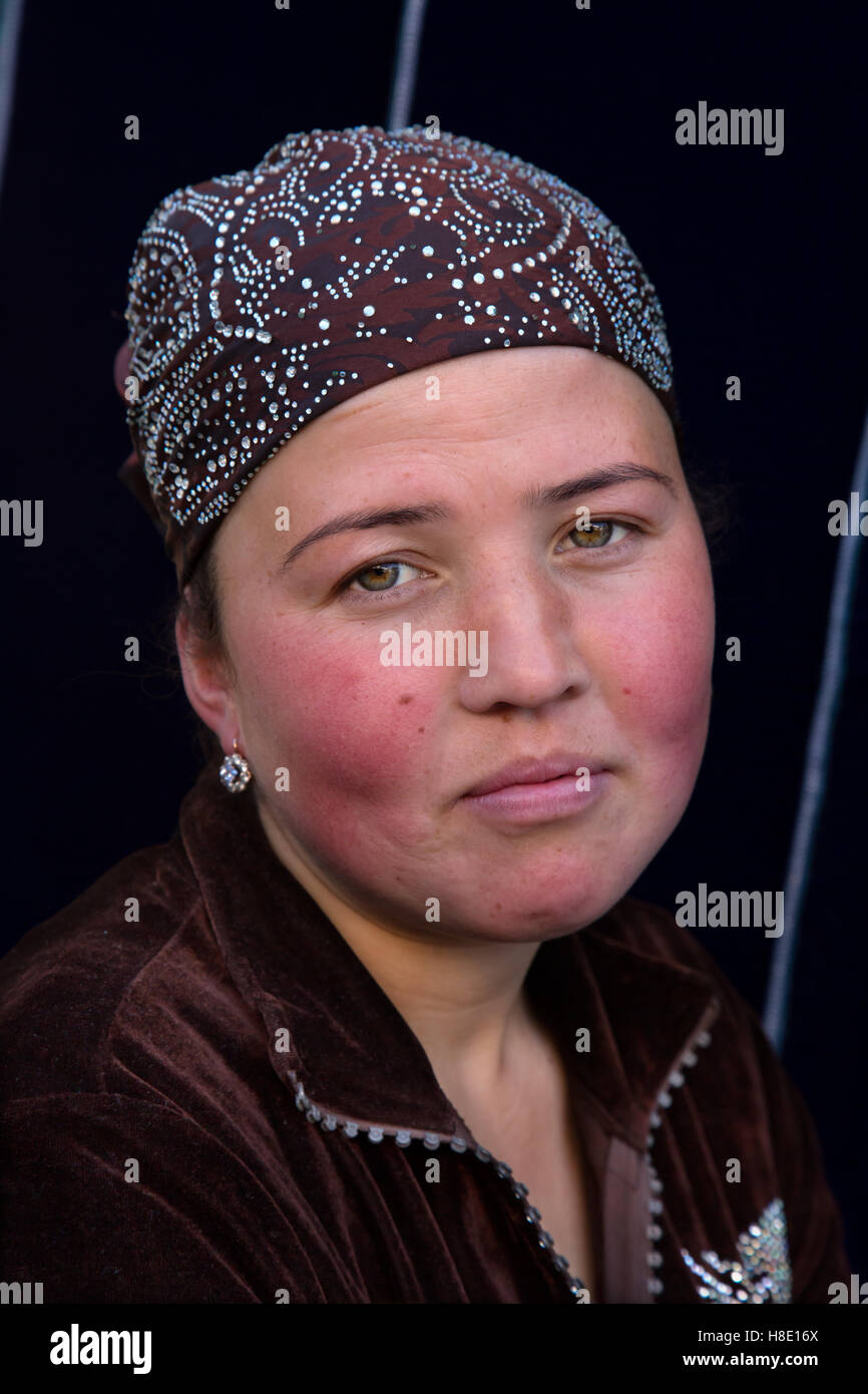 Portrait uzbek woman uzbekistan hi-res stock photography and images - Alamy