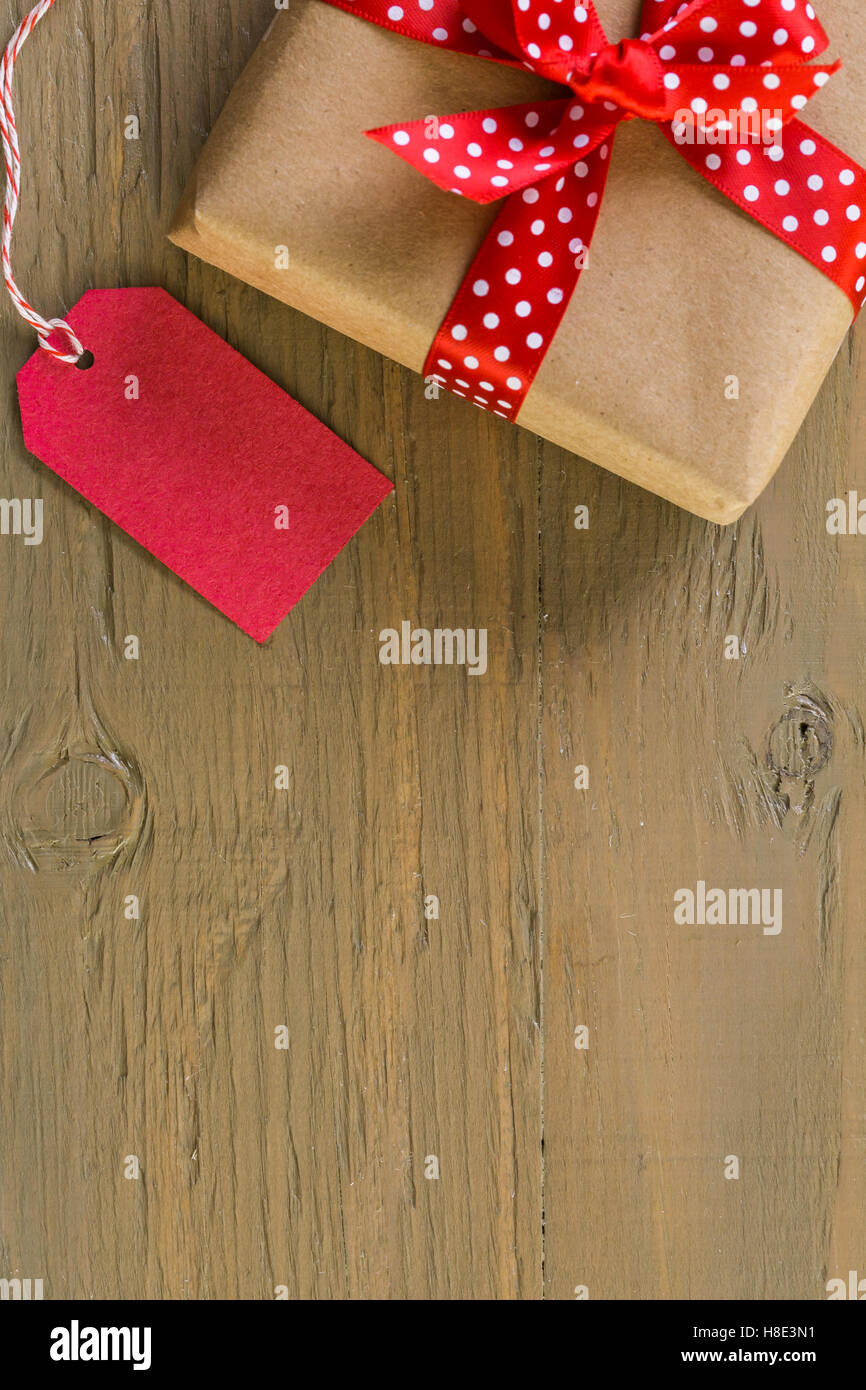 Tags with sale sign on wood board Stock Photo - Alamy