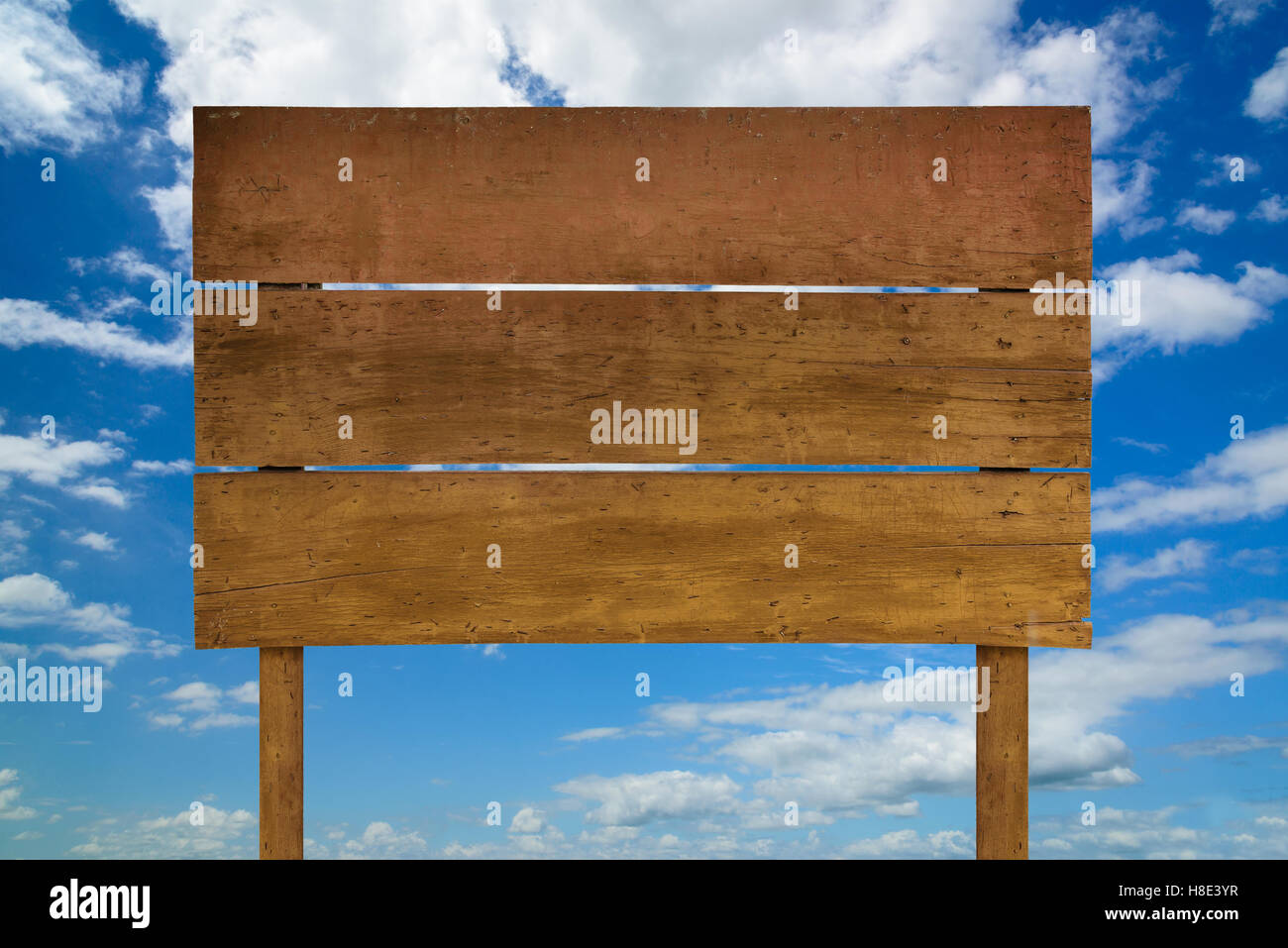Wooden sign isolated with blue sky background. grunge Wood old planks ...