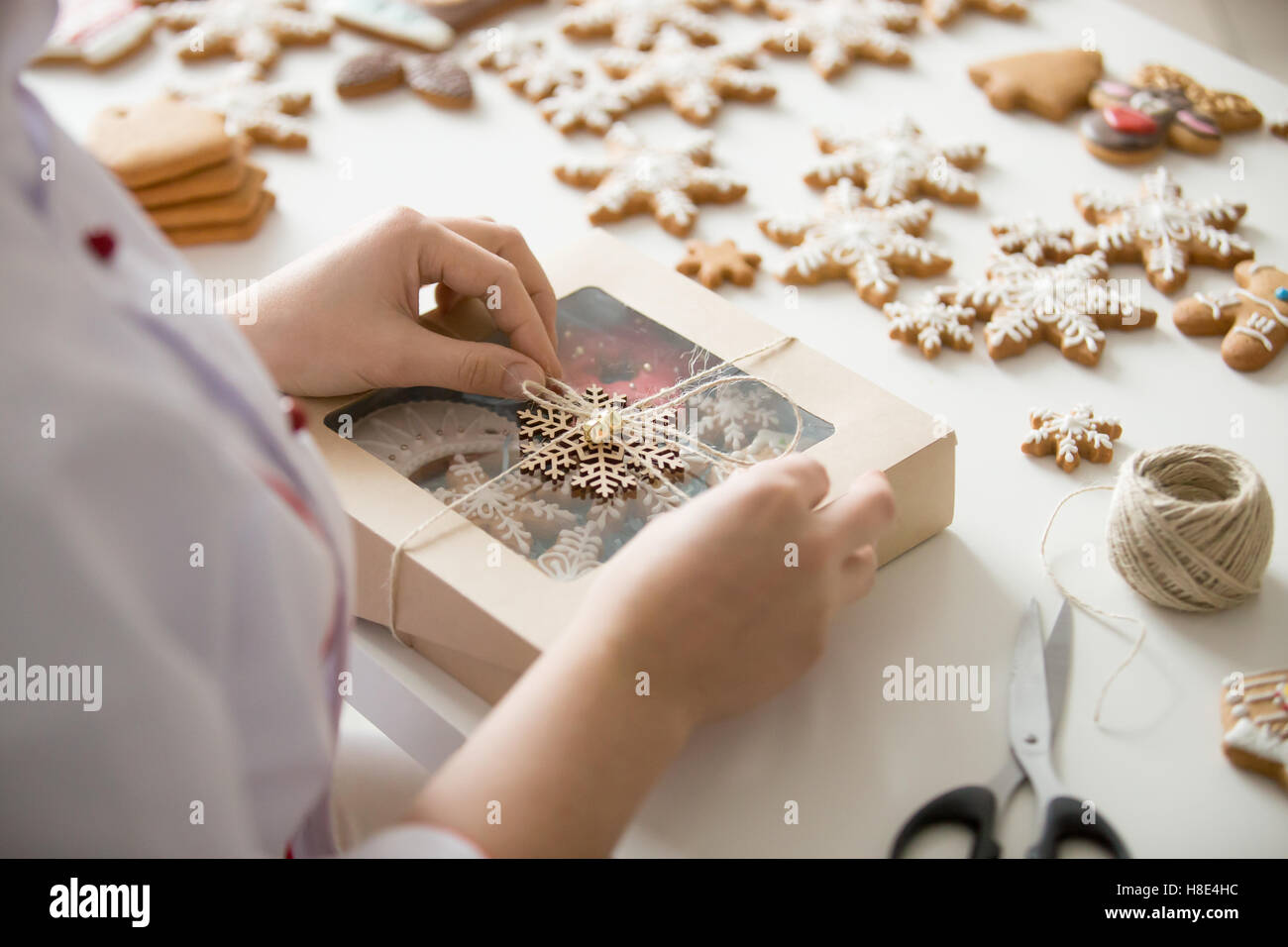 Wrapping up a box hi-res stock photography and images - Alamy