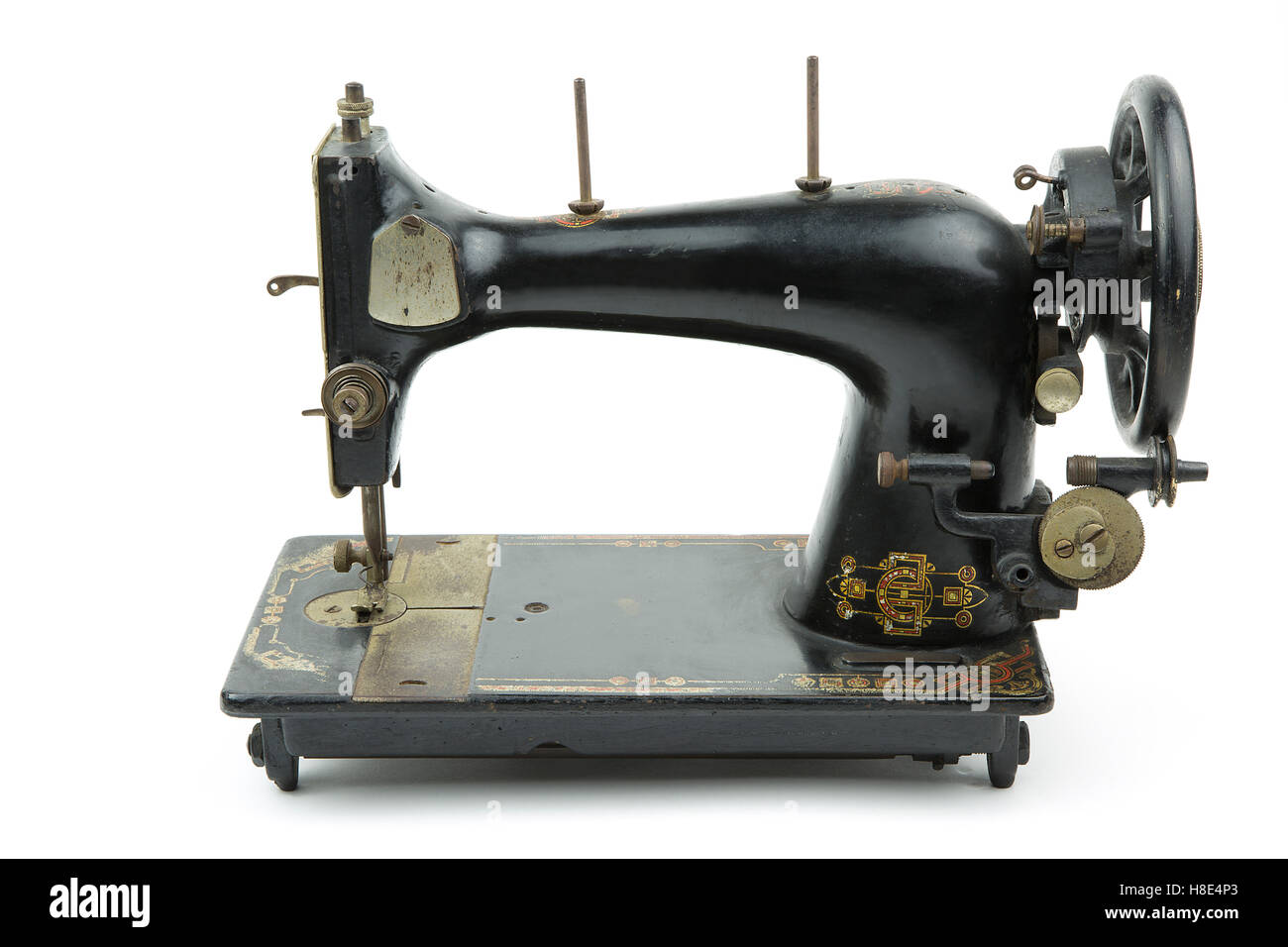 Old manual sewing machine hi-res stock photography and images - Alamy