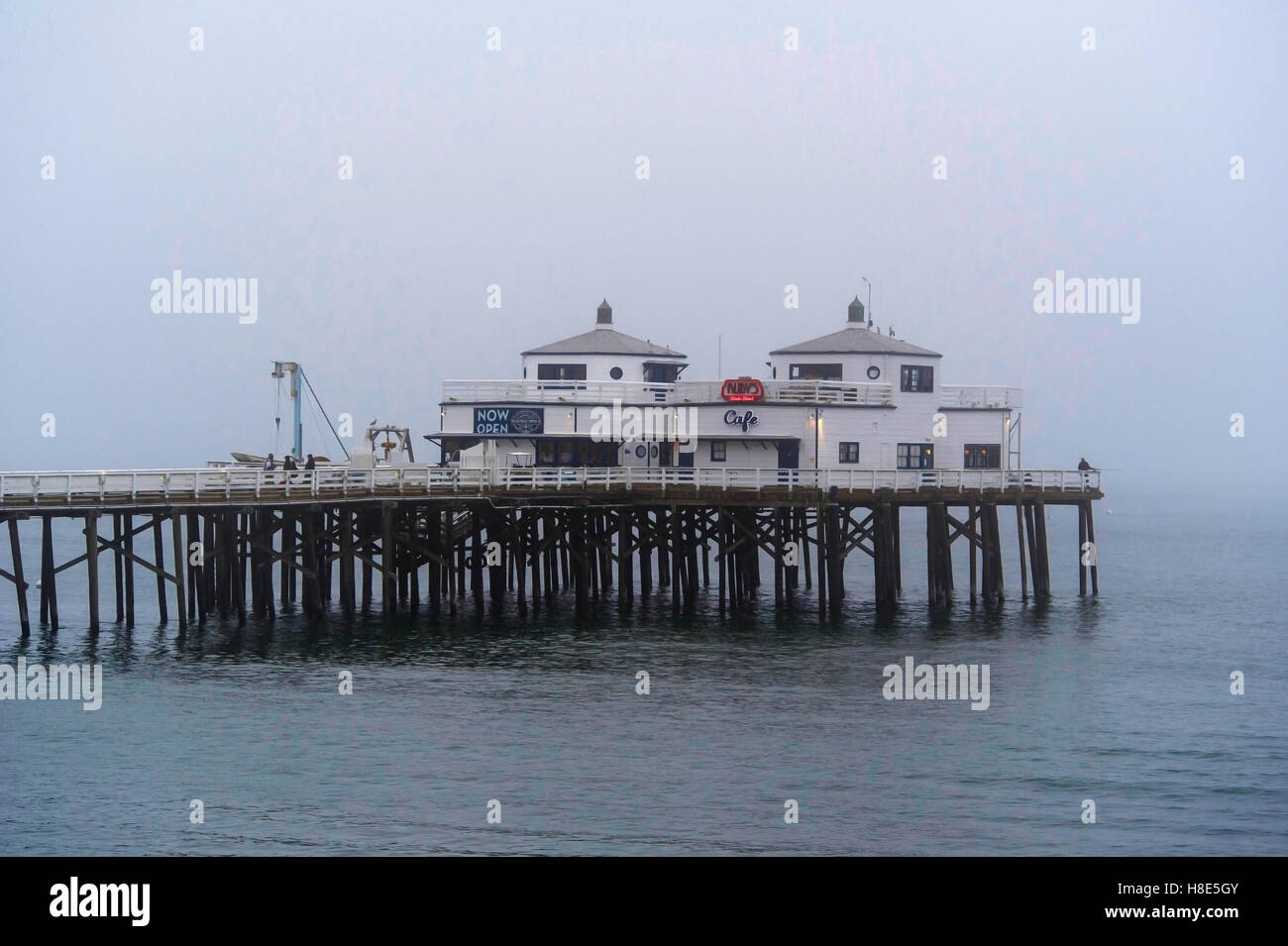 Malibu beach pier hi-res stock photography and images - Alamy
