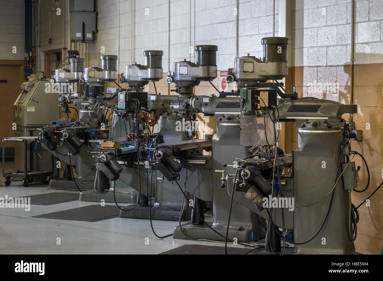 Machine shop hi-res stock photography and images - Alamy