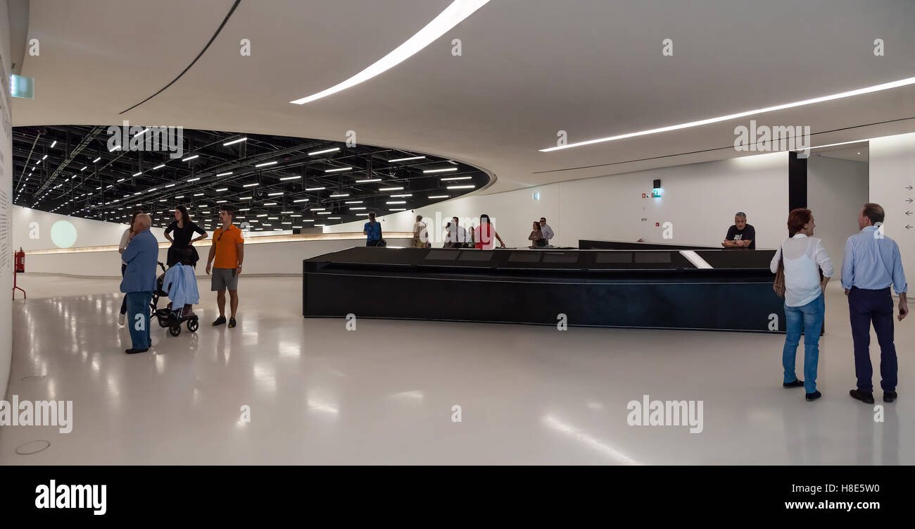 Museum entrance hall hi-res stock photography and images - Alamy