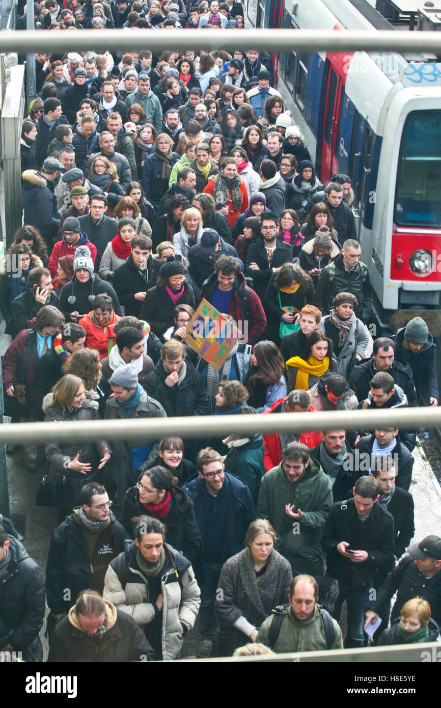 Dense Crowd People High Resolution Stock Photography and Images - Alamy