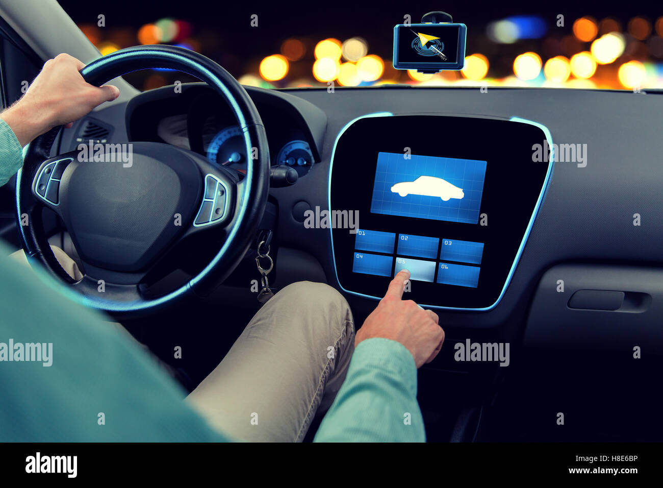Screen icon monitor symbol hi-res stock photography and images - Alamy