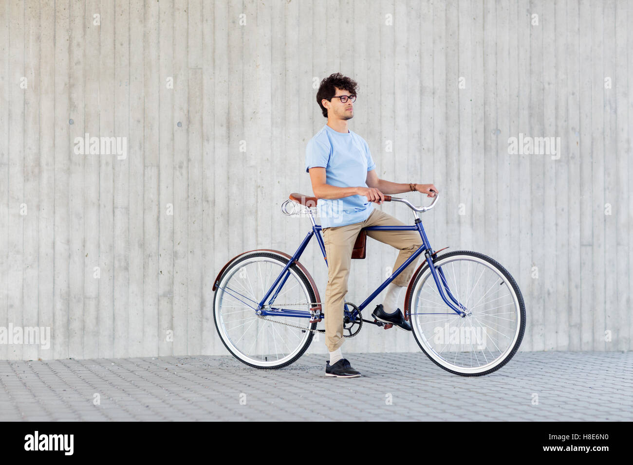young hipster man riding fixed gear bike Stock Photo - Alamy