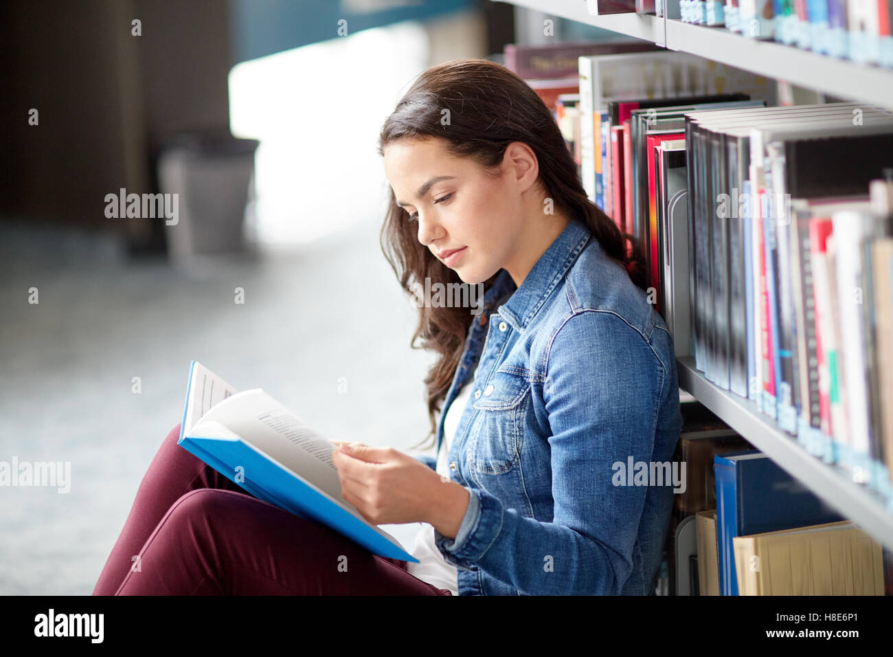 high school student girl reading book at library Stock Photo - Alamy
