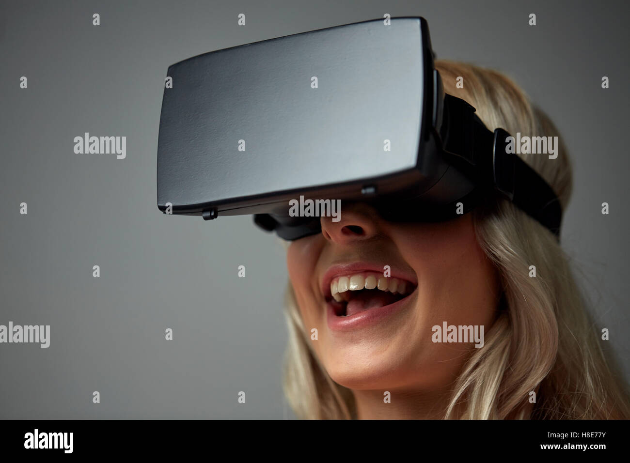 close up of woman in virtual reality headset Stock Photo - Alamy