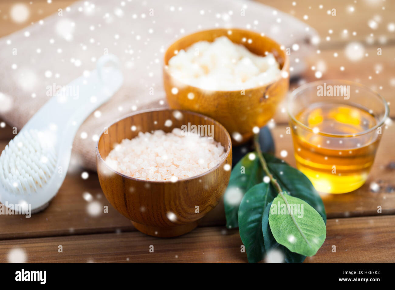 himalayan pink salt and bath stuff Stock Photo - Alamy