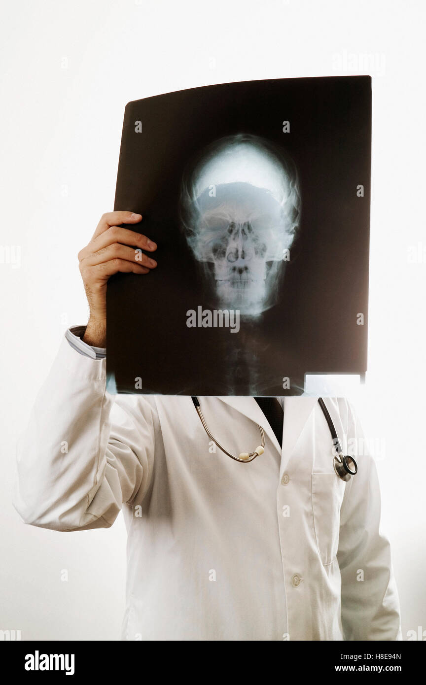 Doctor holding X-ray Stock Photo - Alamy