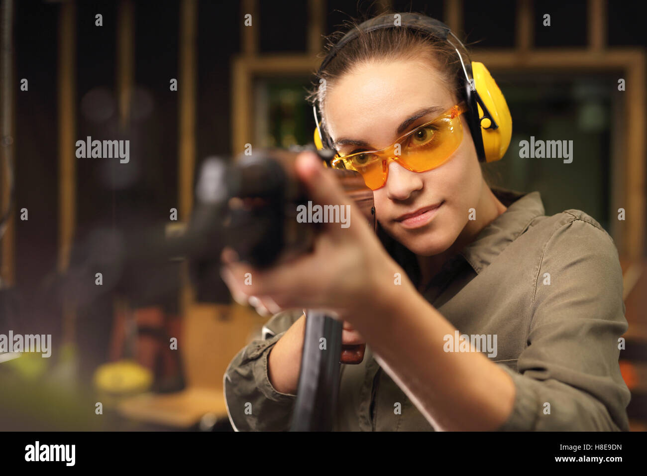 Woman shooting a rifle hi-res stock photography and images - Alamy