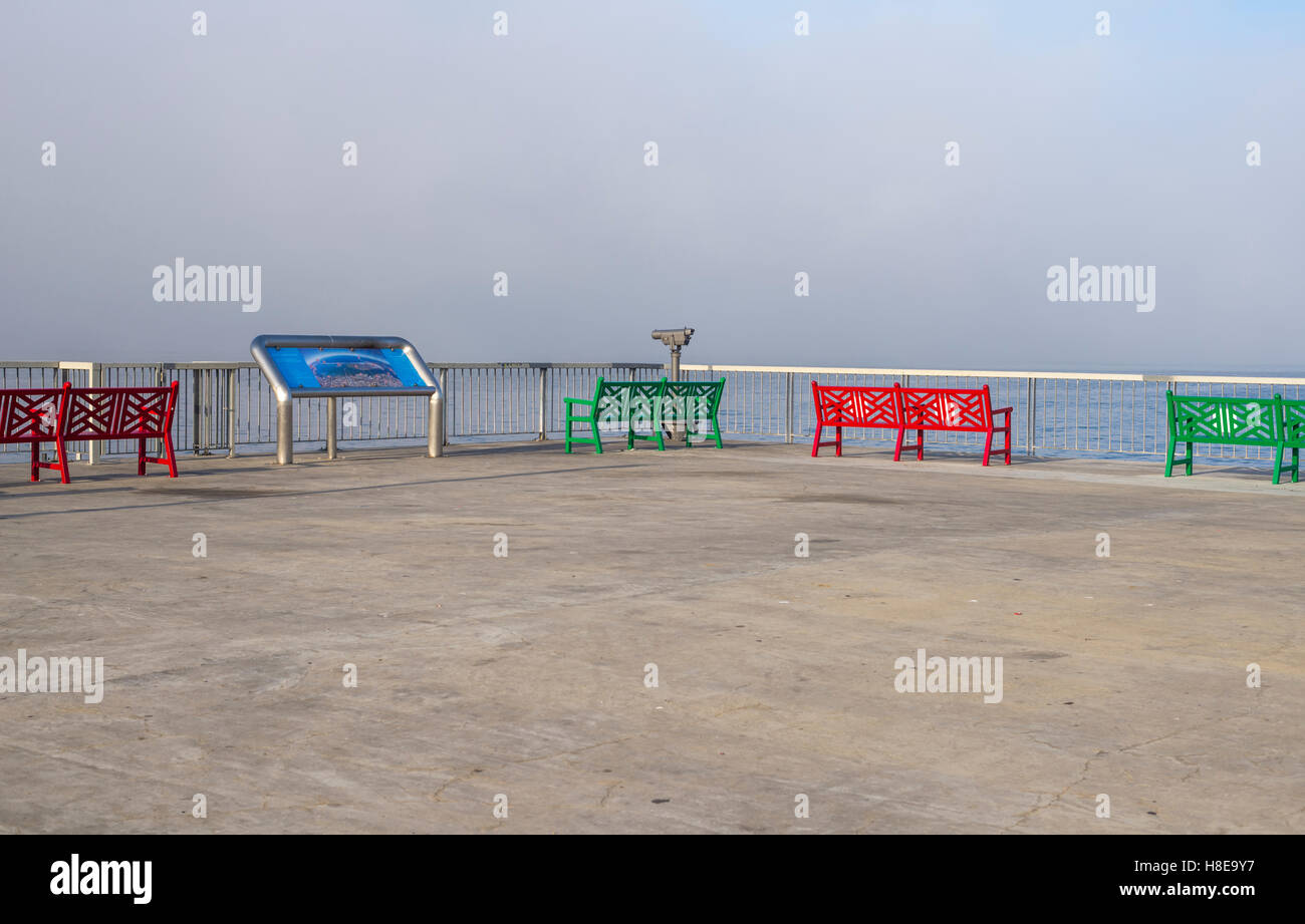 Pier bench hi-res stock photography and images - Alamy