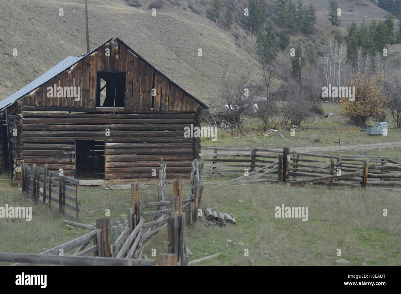 Decaying barn hi-res stock photography and images - Alamy