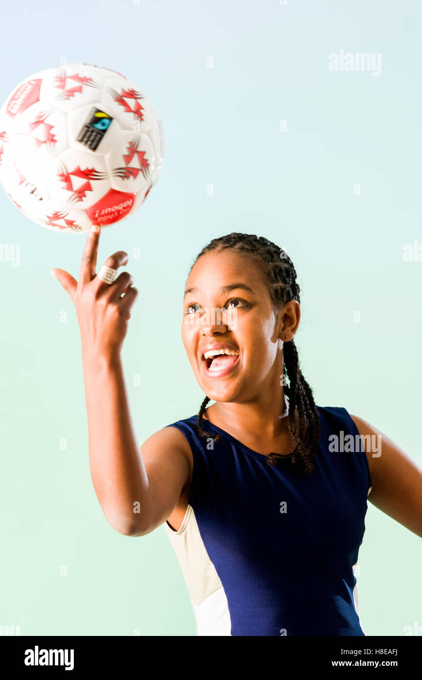 Woman netball hi-res stock photography and images - Alamy