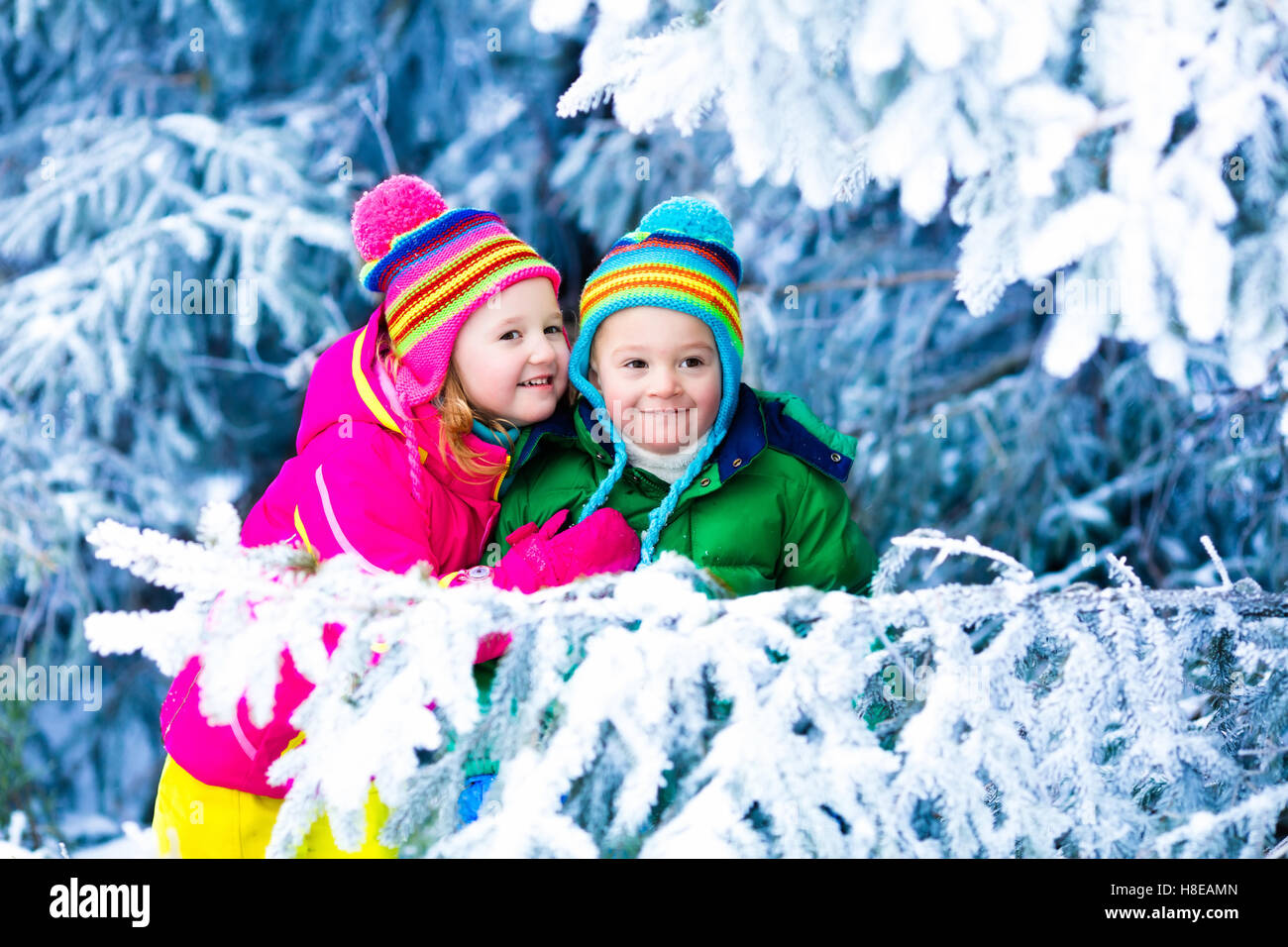 Kids playing in the snow hi-res stock photography and images - Alamy