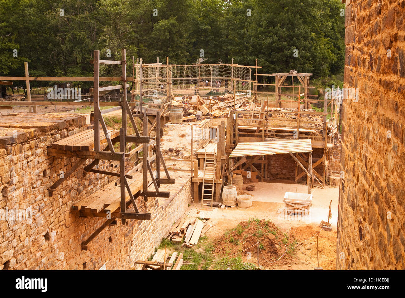 The medieval works at Guedelon are being built using techniques from ...