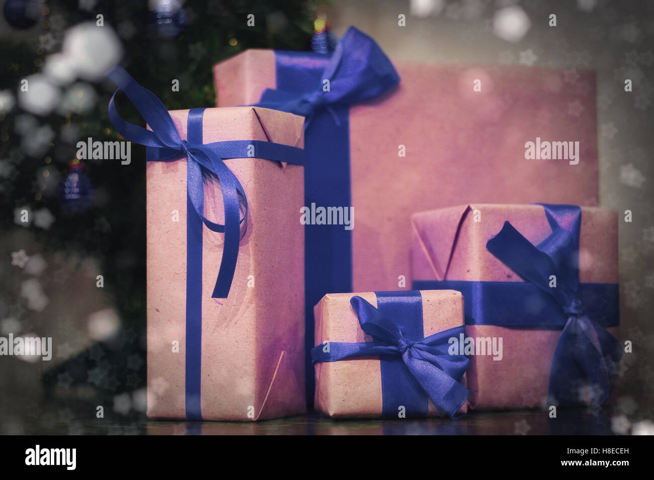 many family Christmas gift Stock Photo - Alamy