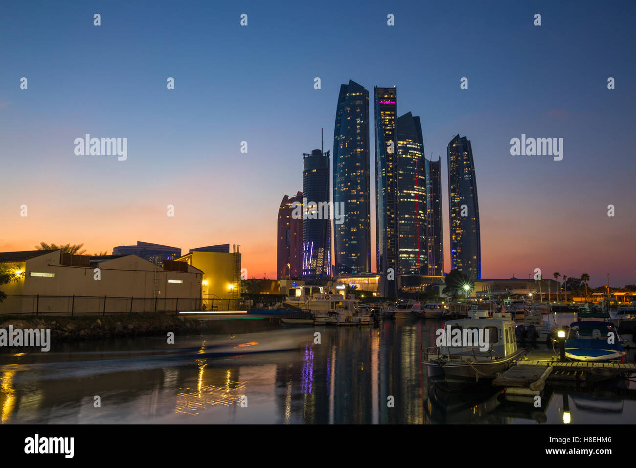 Emirates towers building hi-res stock photography and images - Alamy