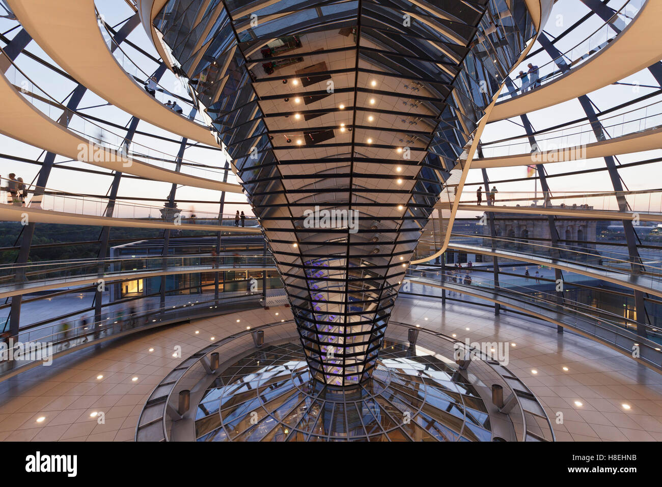 Norman foster dome hi-res stock photography and images - Alamy