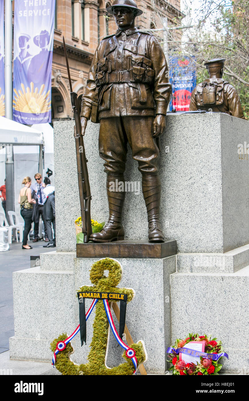 Cenotaph soldier hi-res stock photography and images - Alamy