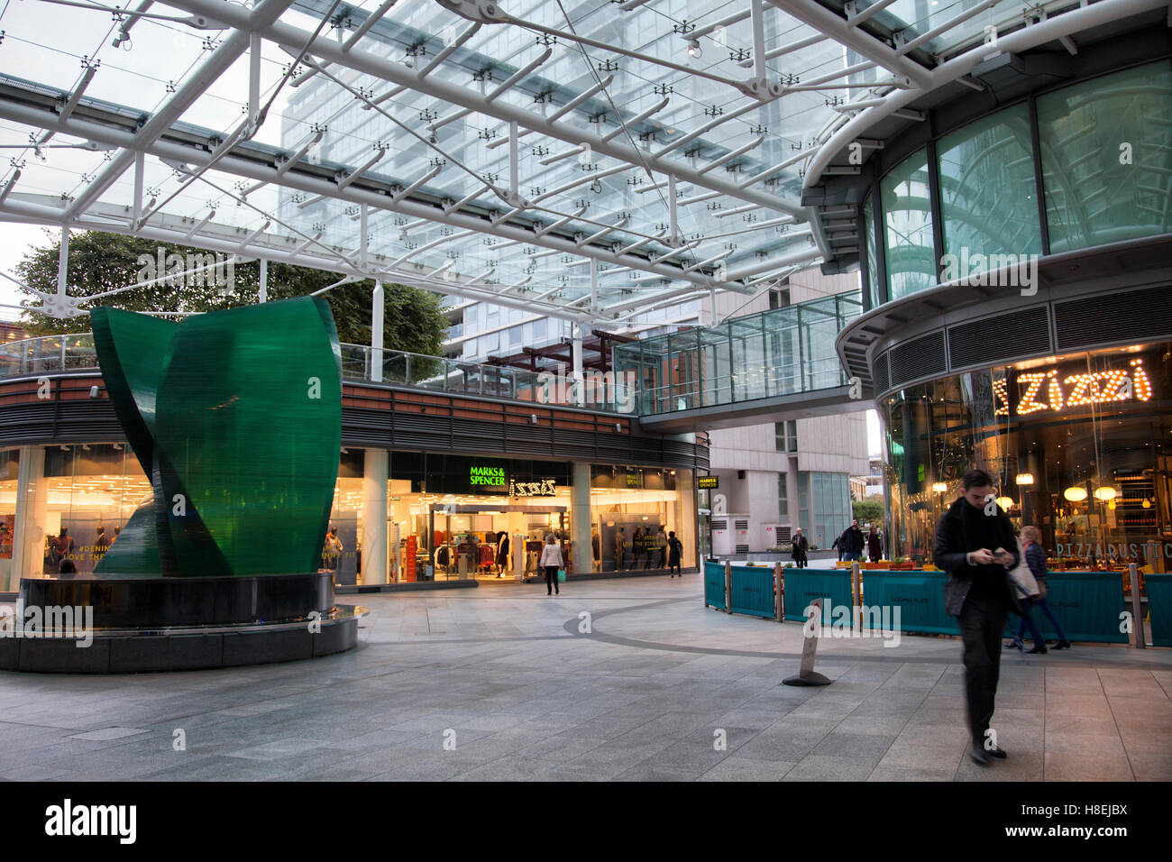Square atrium hi-res stock photography and images - Alamy