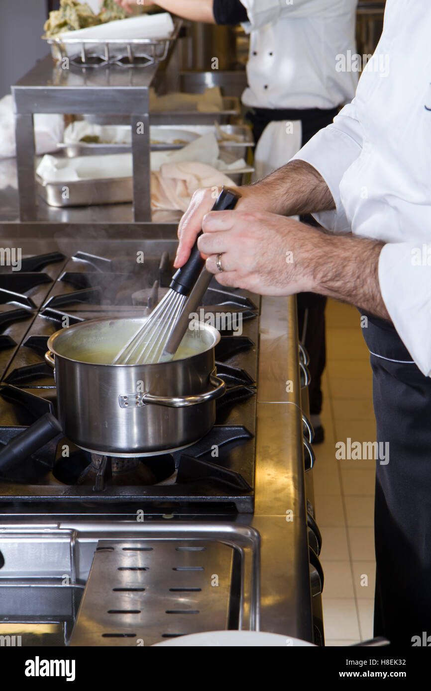 cook preparing food in a restaurant kitchen Stock Photo - Alamy