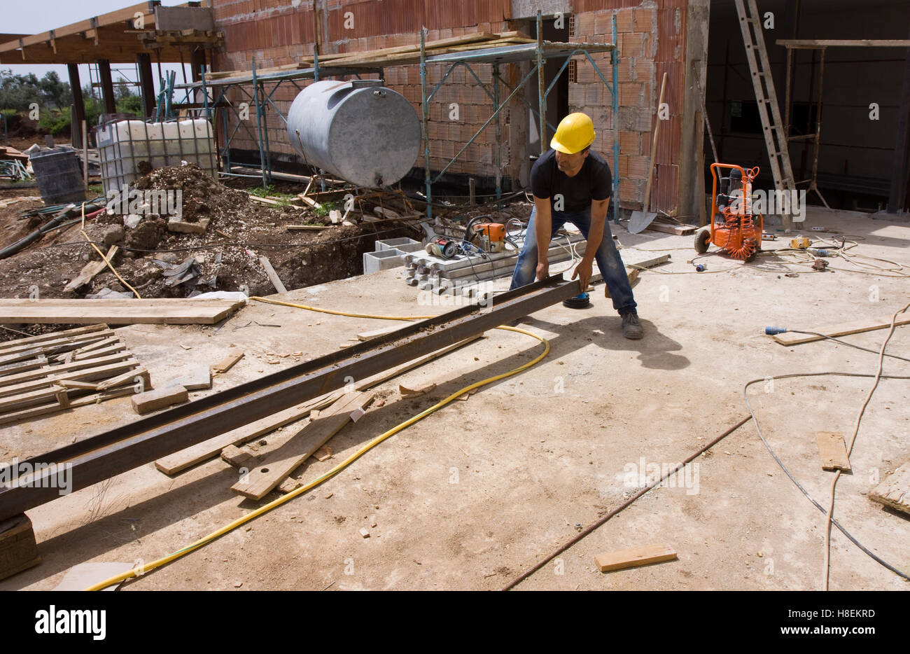 bricklayer working in a building site Stock Photo - Alamy