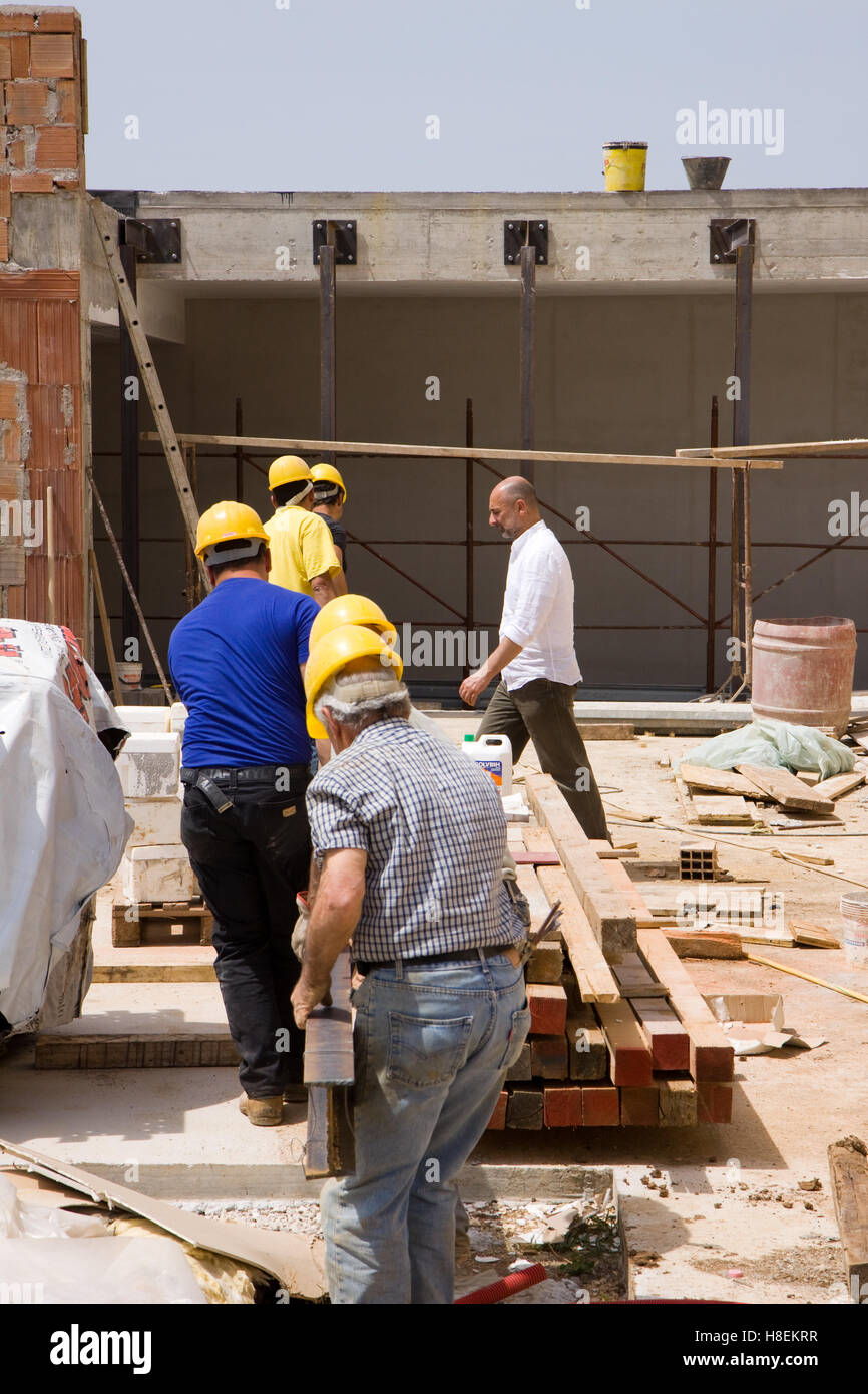 Builders Bricklayers High Resolution Stock Photography and Images - Alamy