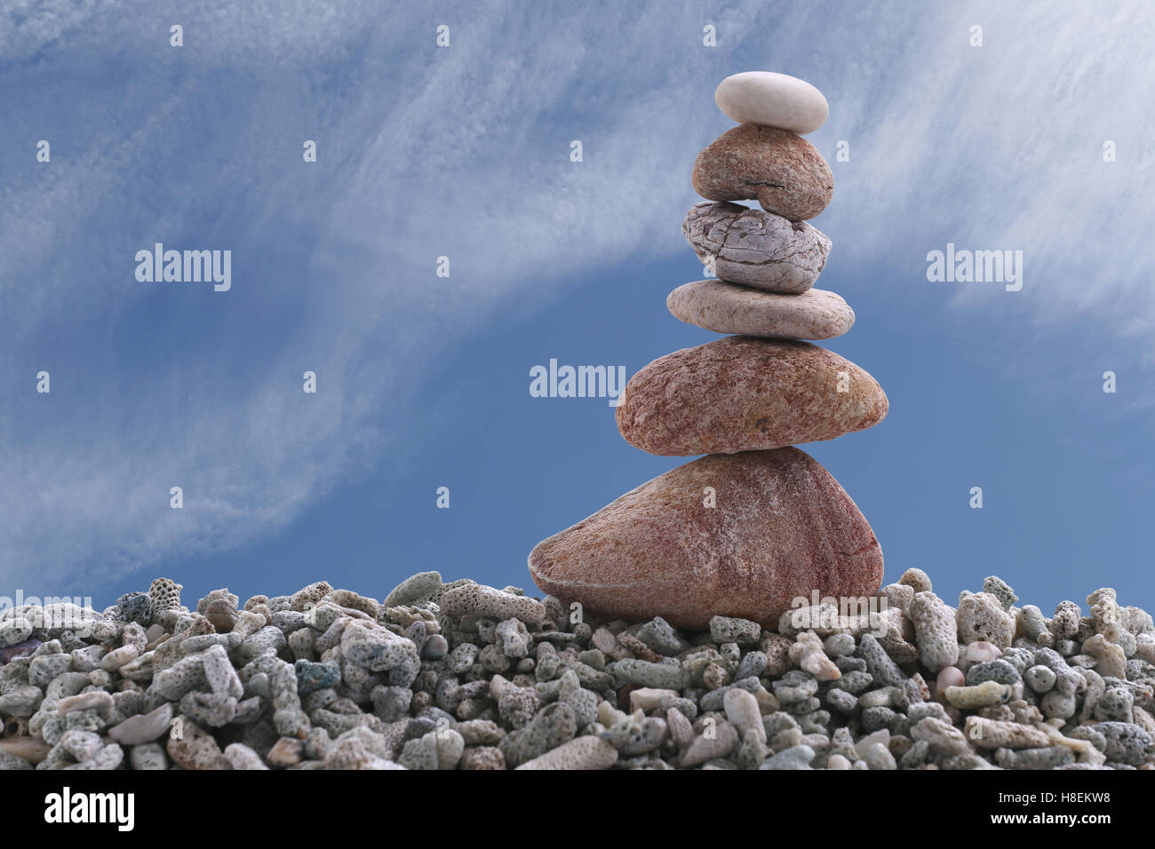 Balance stone on pile rock with blue sky background for concept of Zen ...