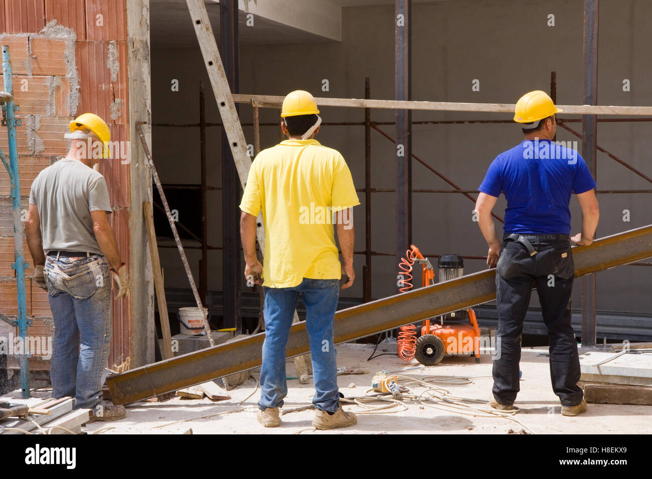 bricklayer working in a building site Stock Photo - Alamy