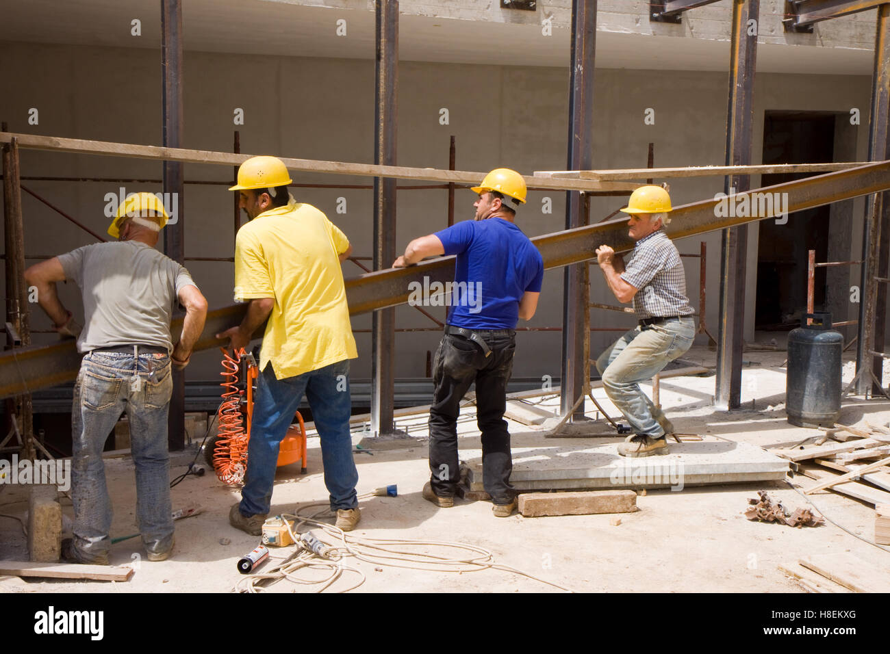 bricklayer working in a building site Stock Photo - Alamy