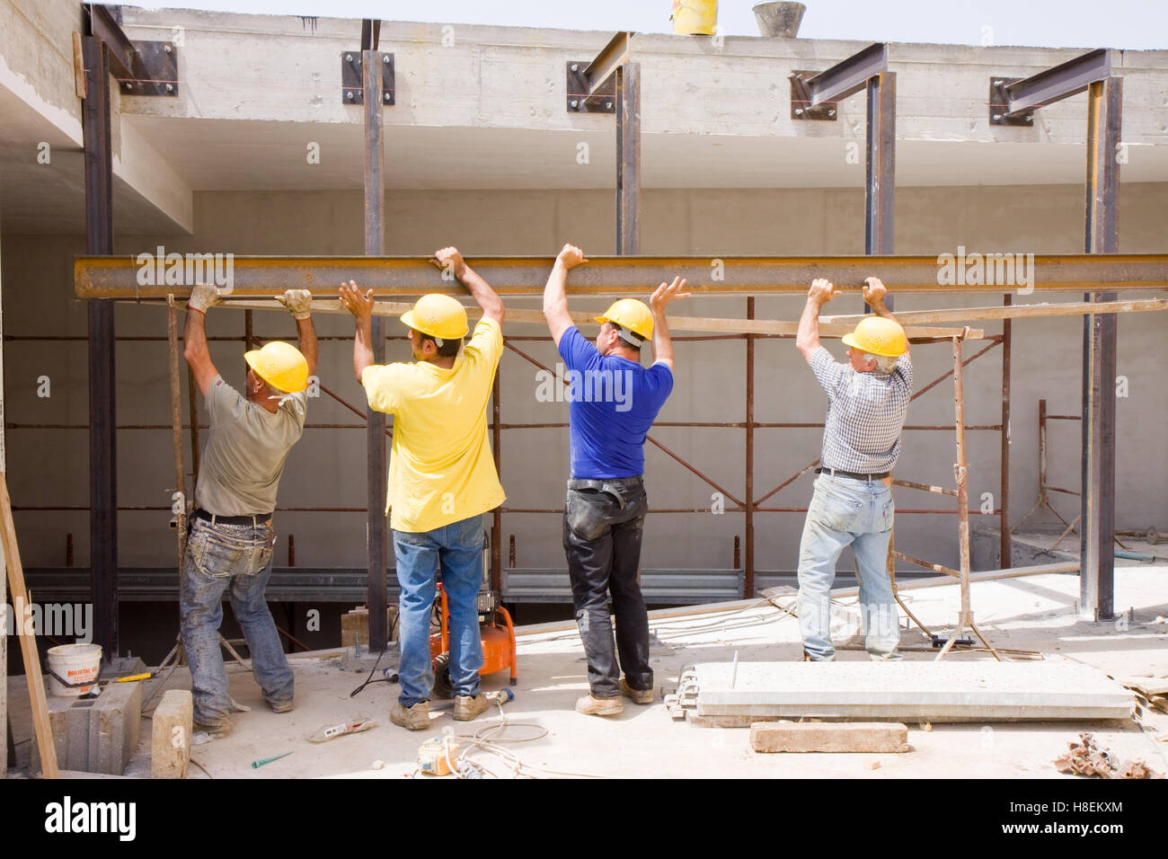bricklayer working in a building site Stock Photo - Alamy
