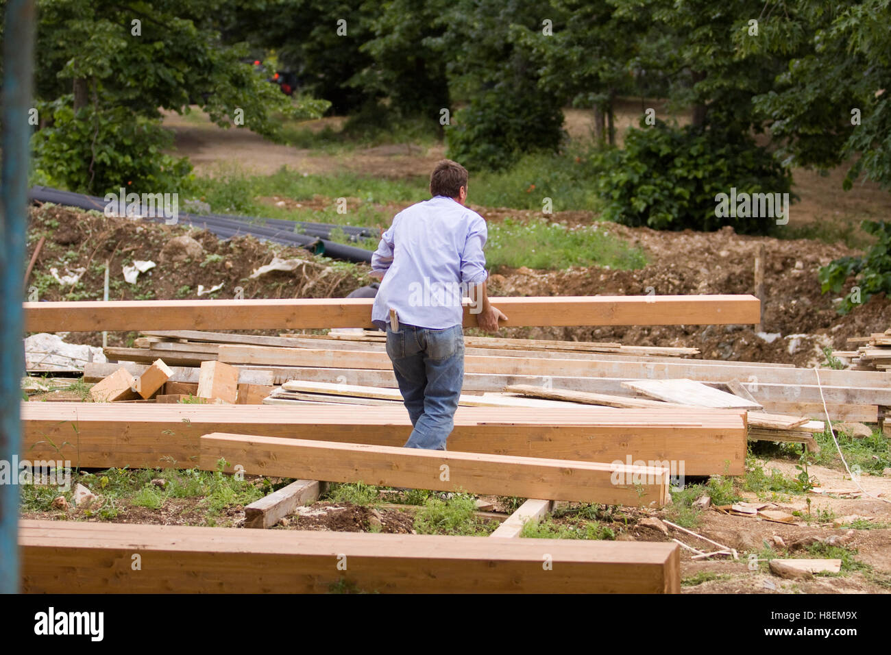 bricklayer working in a building site Stock Photo - Alamy