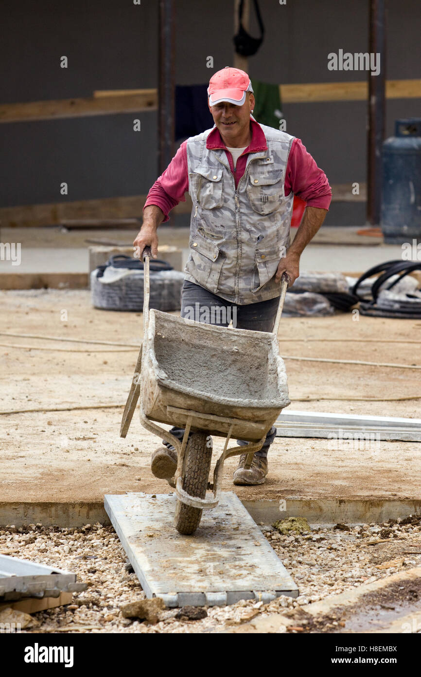 bricklayer working in a building site Stock Photo - Alamy