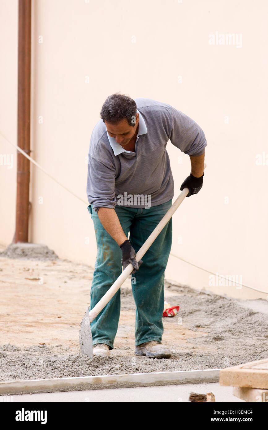 bricklayer working in a building site Stock Photo - Alamy