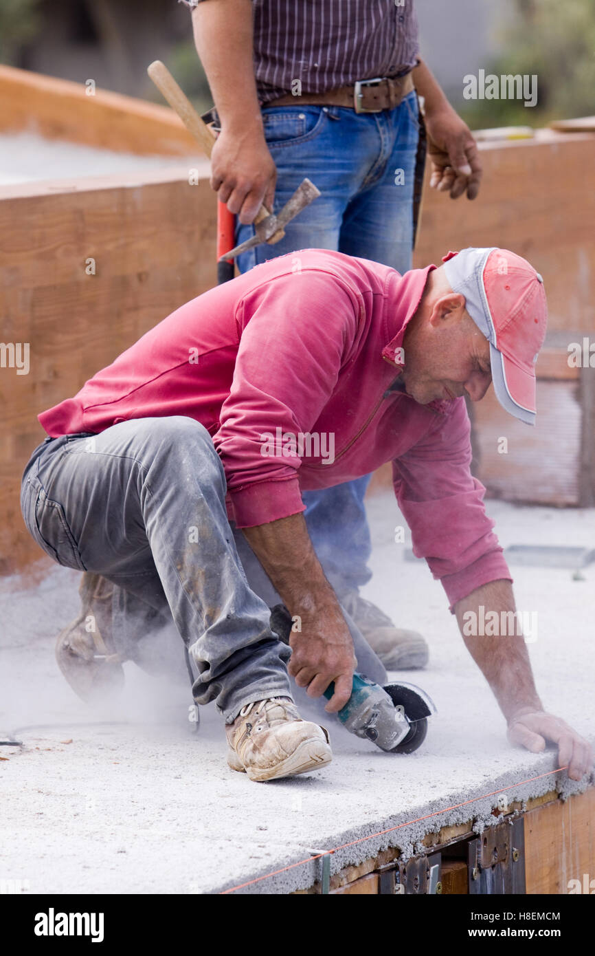 bricklayer working in a building site Stock Photo - Alamy