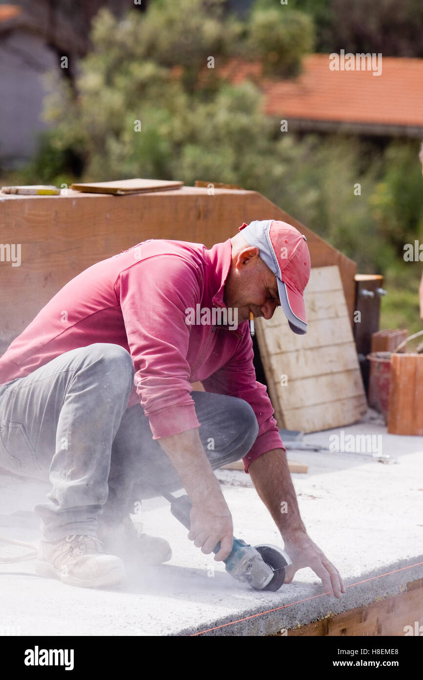 bricklayer working in a building site Stock Photo - Alamy